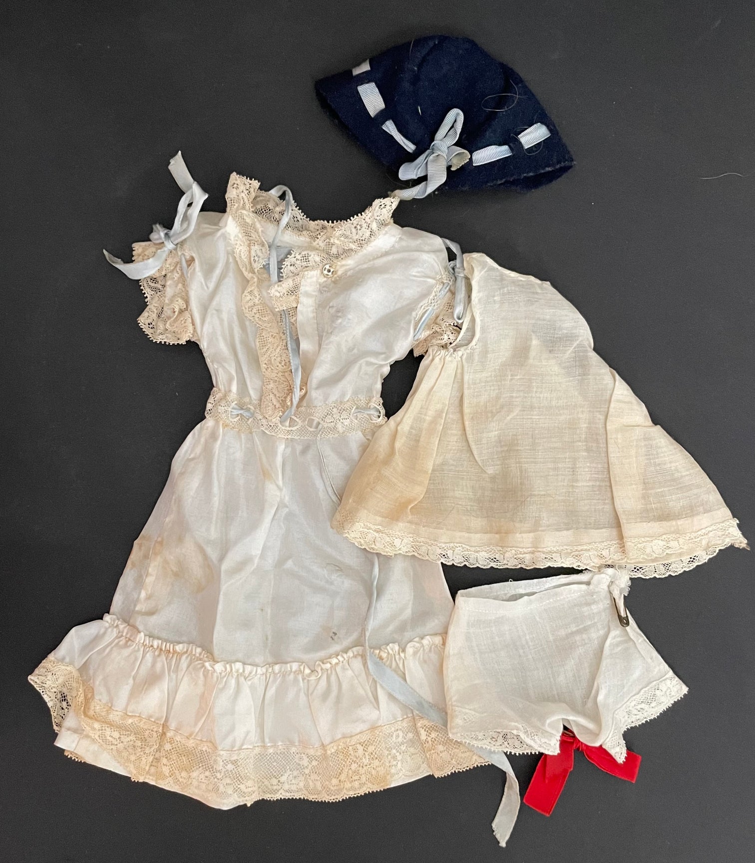 Antique 1940s Suzanne Effanbee Doll with Travel Case & Clothing ...